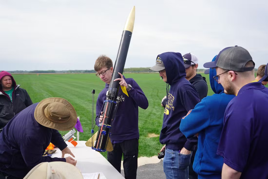 Bethel University Rocket Club Wins Midwest Rocketry Competition Second ...